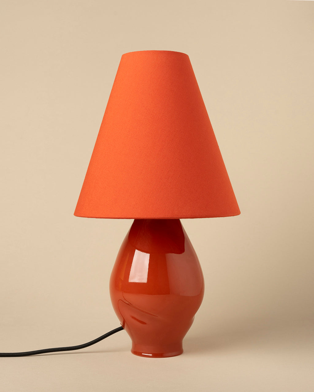 Dark Red Conical Glass Table Lamp I | Los Objetos Decorativos | Modern ...